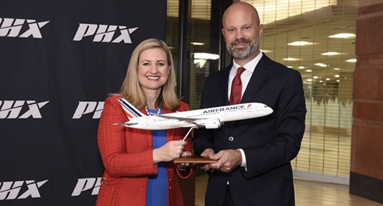 Phoenix smashed traffic record and nears 50 million passengers; Air ...